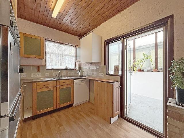 Cromwell Road, Hounslow, TW3 3 bed terraced house to rent £2,195 pcm £507 pw