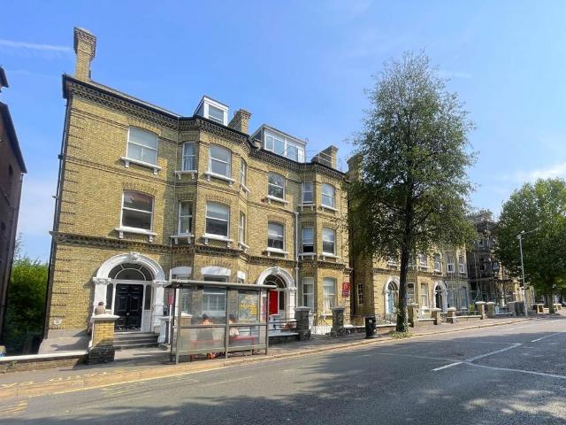 Cromwell Road, Hove, East Sussex 1 bed flat to rent £1,450 pcm £335 pw