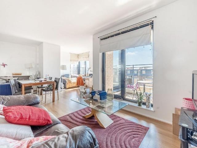 Cromwell Road, Kensington, London, SW7 2 bed flat to rent £3,359 pcm £775 pw