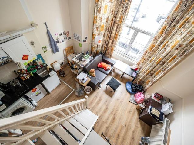 CROMWELL ROAD, Kensington, London, SW5 Studio to rent £1,842 pcm £425 pw