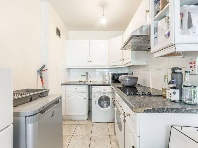 Cromwell Road, Kensington, London SW5, Studio to rent, £2,059 pcm | PrimeLocation