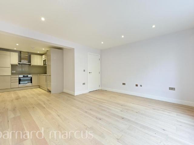 Cromwell Road, KINGSTON UPON THAMES 1 bed apartment to rent £1,650 pcm £381 pw