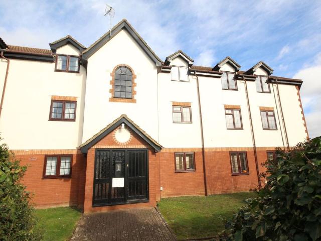 Cromwell Road, Letchworth Garden City SG6, 2 bed flat to rent, £1,200 pcm | PrimeLocation