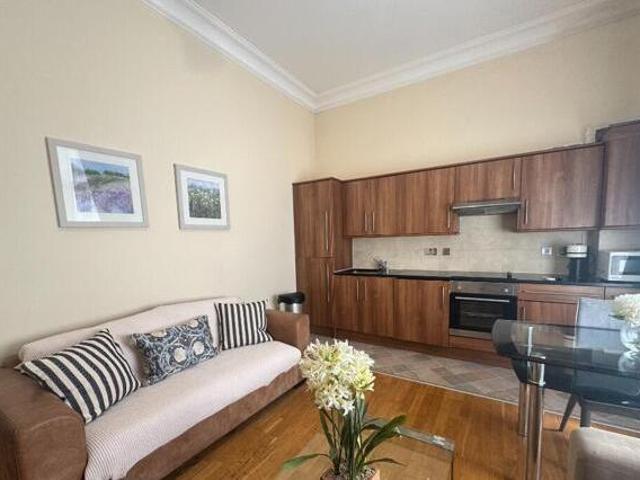 Cromwell Road, London, 3 Bedroom Flat