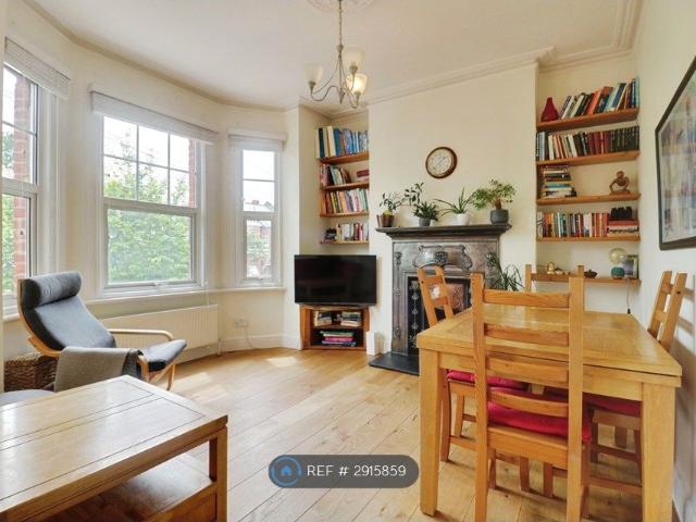 Cromwell Road, London SW19, 3 bed maisonette to rent, £2,850 pcm | PrimeLocation