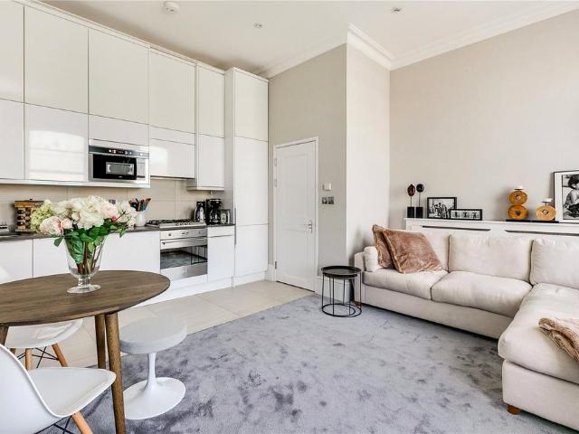 Cromwell Road, London, SW5 1 bed apartment to rent £2,250 pcm £519 pw