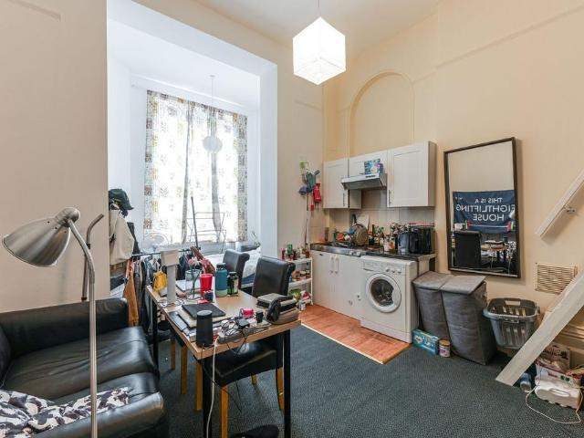 CROMWELL ROAD, LONDON, SW5. Studio to rent £1,950 pcm £450 pw