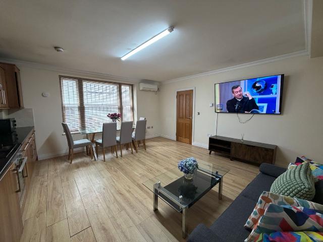 Cromwell Road, London SW7, 2 bed flat to rent, £4,225 pcm | PrimeLocation