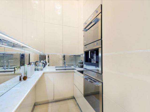 Cromwell Road, London SW7 2 bed flat to rent £5,200 pcm £1,200 pw