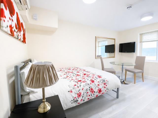 Cromwell Road, London SW7, Studio to rent, £1,950 pcm | PrimeLocation