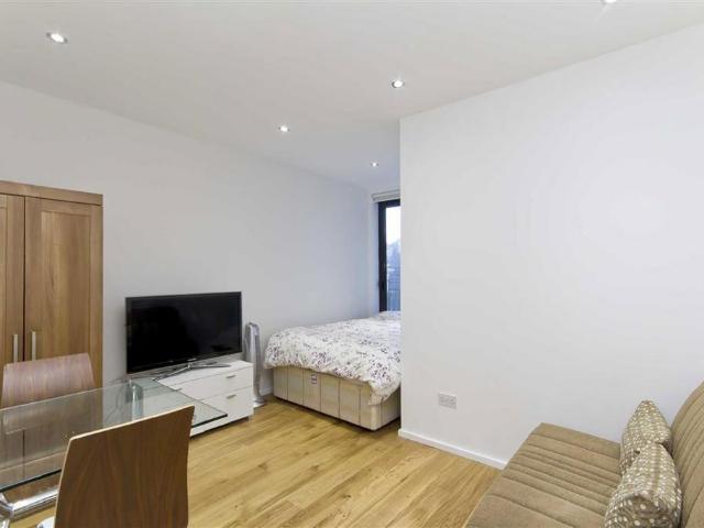 Cromwell Road, London SW7 Studio to rent £2,383 pcm £550 pw