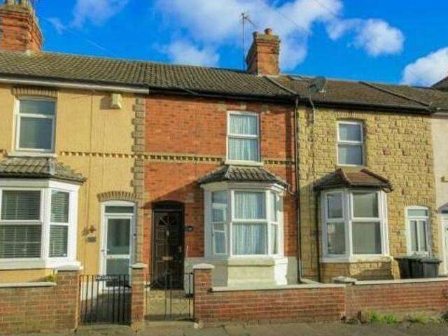 Cromwell Road, Rushden NN10, 3 bed terraced house to rent, £1,100 pcm | PrimeLocation