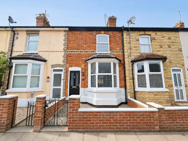 Cromwell Road, RUSHDEN, NN10 3 bed terraced house to rent £1,175 pcm £271 pw