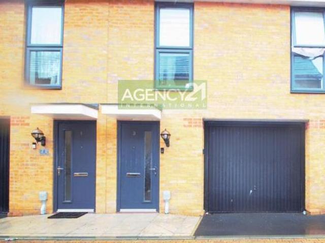 Cromwell Road, Rainham, 2 Bedroom Maisonette