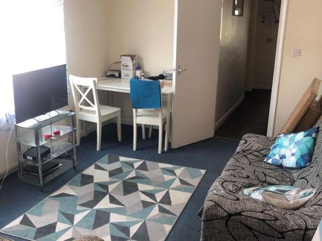 Cromwell Road Room 7