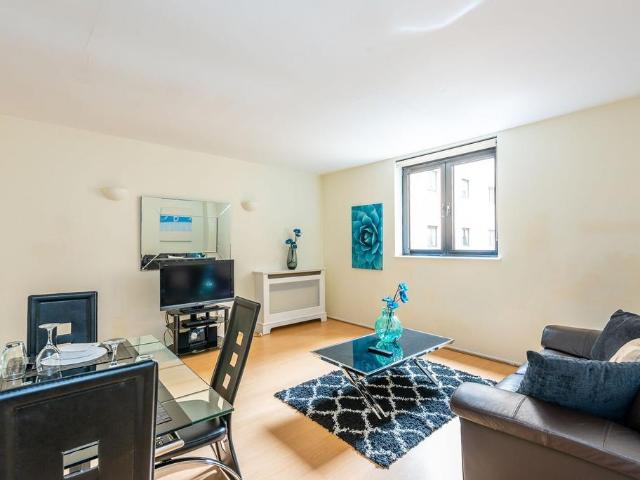 Cromwell Road, South Kensington. 1 bed flat to rent £2,817 pcm £650 pw
