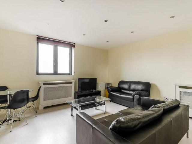 Cromwell Road, South Kensington. 2 bed flat to rent £3,814 pcm £880 pw
