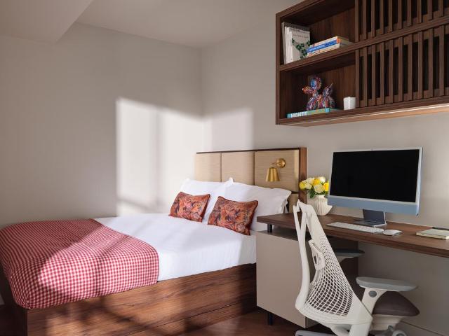 Cromwell Road, South Kensington. Studio to rent £3,636 pcm £839 pw
