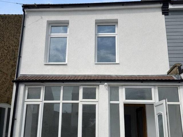 Cromwell Road, Southend on sea 3 bed terraced house to rent £1,900 pcm £438 pw