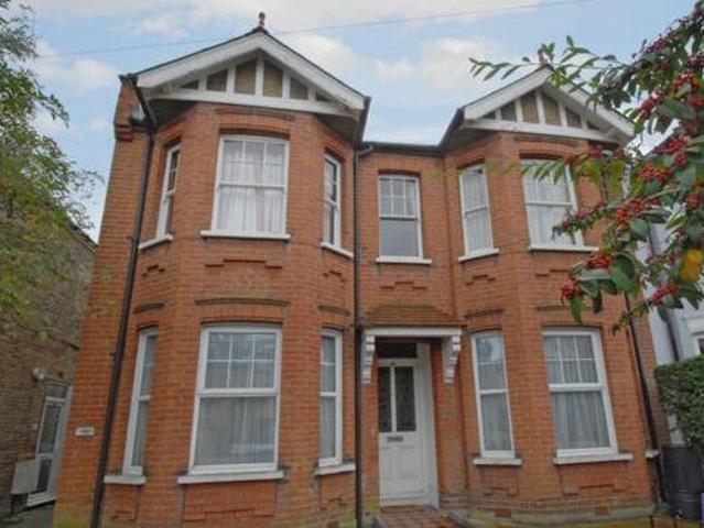 Cromwell Road, Wimbledon, 2 Bedroom Flat