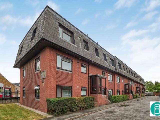 Cromwell Road, Wimbledon SW19, 2 bed flat to rent, £1,825 pcm | PrimeLocation