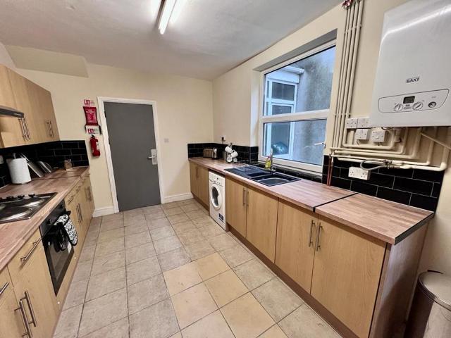 Cromwell Street, Swansea, SA1 5 bed terraced house to rent £1,900 pcm £438 pw