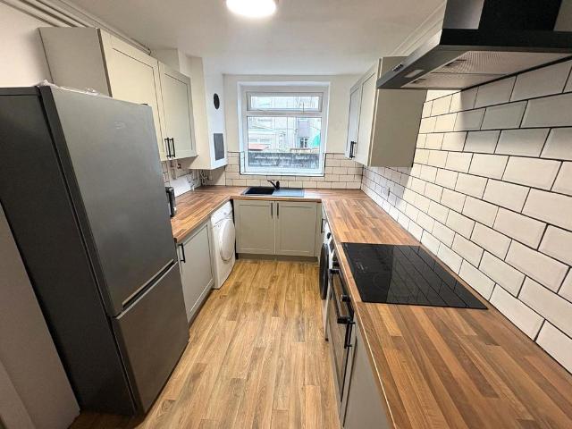 Cromwell Street, Swansea, SA1 5 bed terraced house to rent £2,100 pcm £485 pw