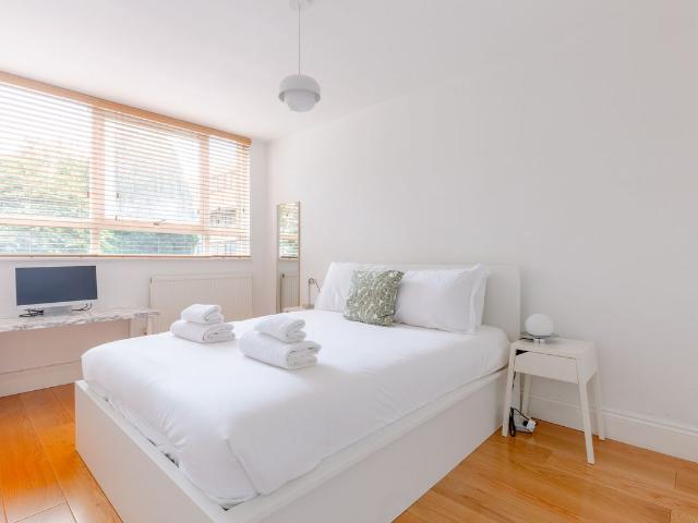 Crondall Court, London N1, 3 bed flat to rent, £3,500 pcm | PrimeLocation