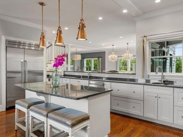 Crooked Ln, Manchester, Home For Sale