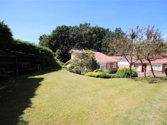 Crookham Road, Fleet, Hampshire GU51, 2 bed flat to rent, £1,400 pcm | PrimeLocation