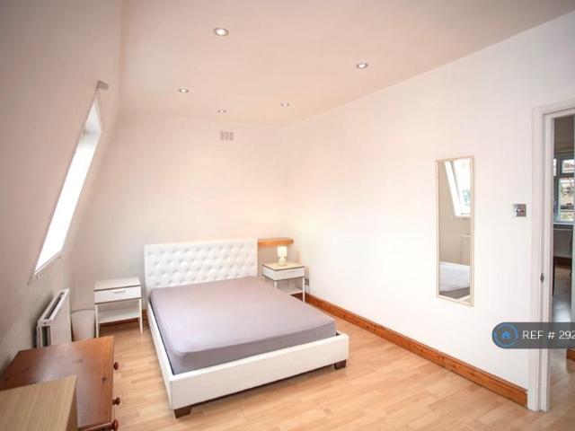 Crookham Road, London, SW6 1 bed flat to rent £2,400 pcm £554 pw