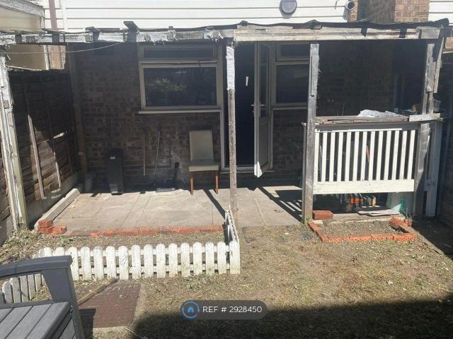 Croombs Road, London E16, Room to rent, £750 pcm | PrimeLocation