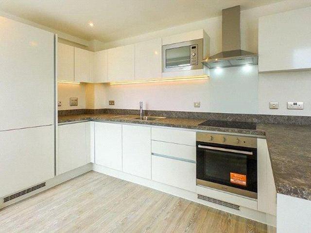 Cropley Street, London, N1 3 bed apartment to rent £4,000 pcm £923 pw