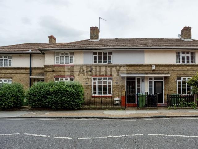 Crosby Row, London SE1, 3 bed flat to rent, £3,500 pcm | PrimeLocation