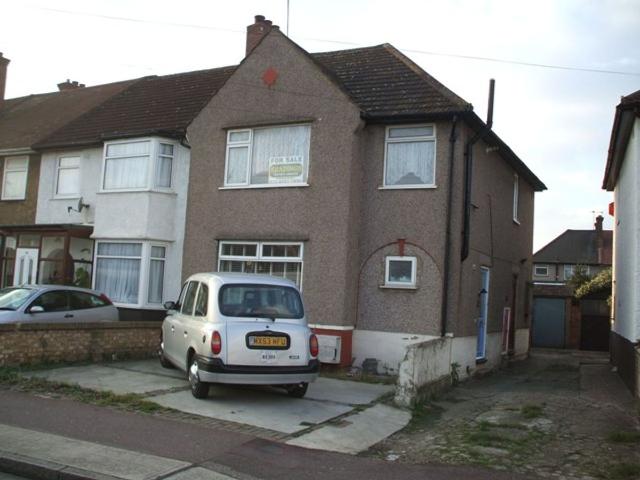 Crosby Road, Dagenham RM10, 1 bed flat to rent, £1,350 pcm | PrimeLocation