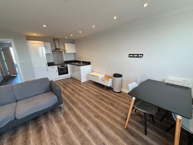 Crosby Road North, Liverpool L22, 2 bed property to rent, £1,100 pcm | PrimeLocation
