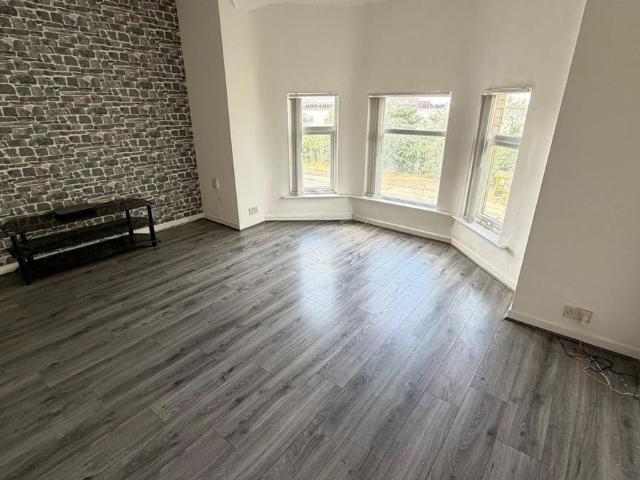 Crosby Road South, Liverpool L21, 2 bed flat to rent, £695 pcm | PrimeLocation