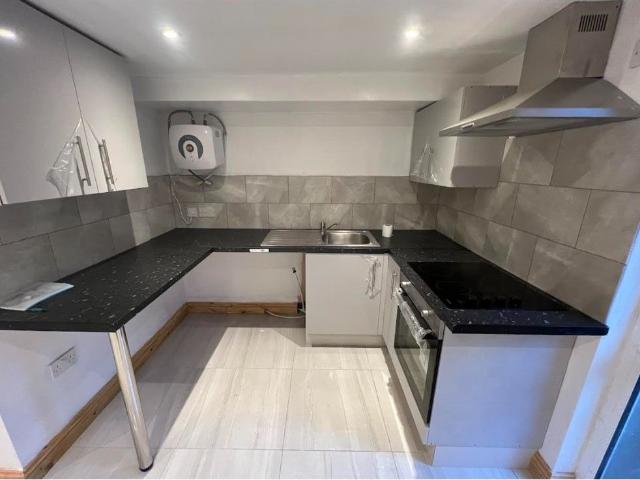 Crosland Road, Huddersfield HD1, Studio to rent, £500 pcm | PrimeLocation