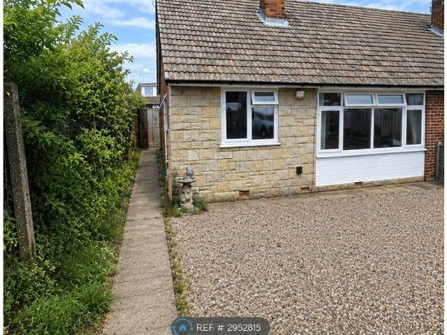 Cross Walk, Oldbury B69, 2 bed bungalow to rent, £1,195 pcm | PrimeLocation