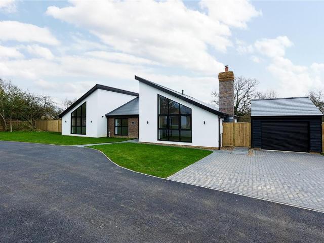 Cross At Hand, Maidstone Road. 4 bed detached house to rent £4,150 pcm £958 pw