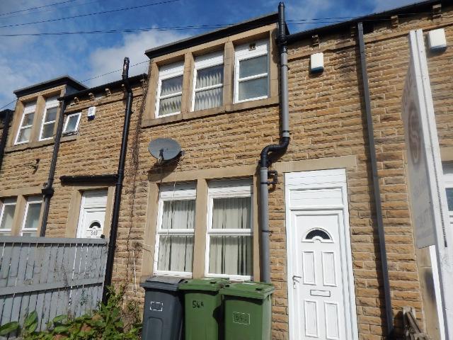 Cross Bank Road, Batley WF17, 2 bed terraced house to rent, £800 pcm | PrimeLocation