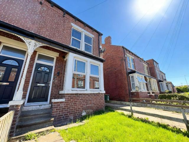 Cross Flatts Groves, Beeston LS11, 5 bed semi detached house to rent, £1,650 pcm | PrimeLocation