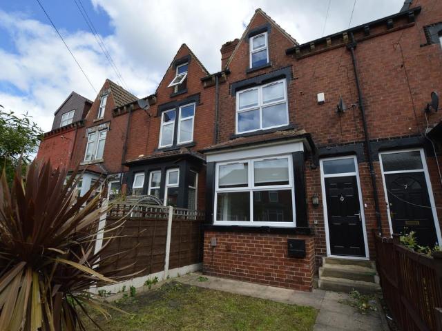 Cross Flatts Drive, Leeds LS11 4 bed terraced house to rent £1,295 pcm £299 pw