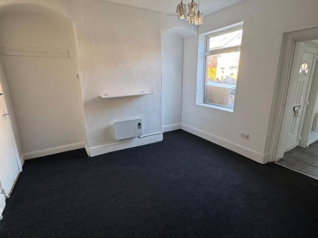 Cross Flatts Drive, Leeds LS11, 4 bed terraced house to rent, £1,350 pcm | PrimeLocation