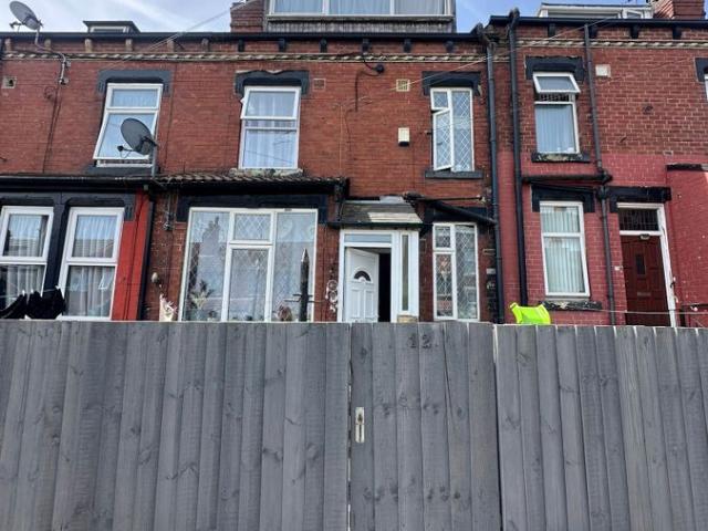 Cross Flatts Street, Leeds LS11, 2 bed terraced house to rent, £1,000 pcm | PrimeLocation