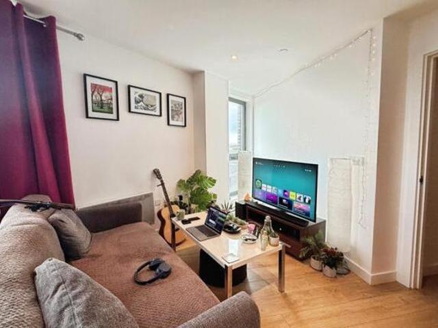 Cross Green Lane, Echo Central, Leeds, 1 Bedroom Flat