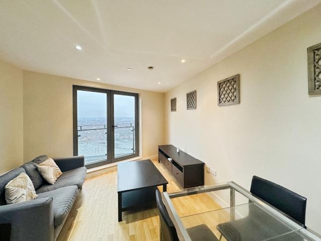 Cross Green Lane, Leeds LS9, 2 bed penthouse to rent, £1,100 pcm | PrimeLocation