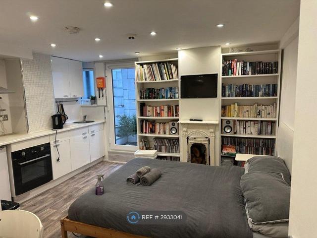 Cross Green Lane, Leeds LS9, Studio to rent, £825 pcm | PrimeLocation