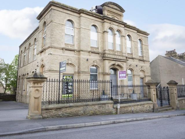 Cross Lane, Huddersfield HD4, 1 bed flat to rent, £477 pcm | PrimeLocation