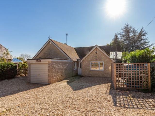Cross Lane, Helmdon NN13, 4 bed bungalow to rent, £2,250 pcm | PrimeLocation
